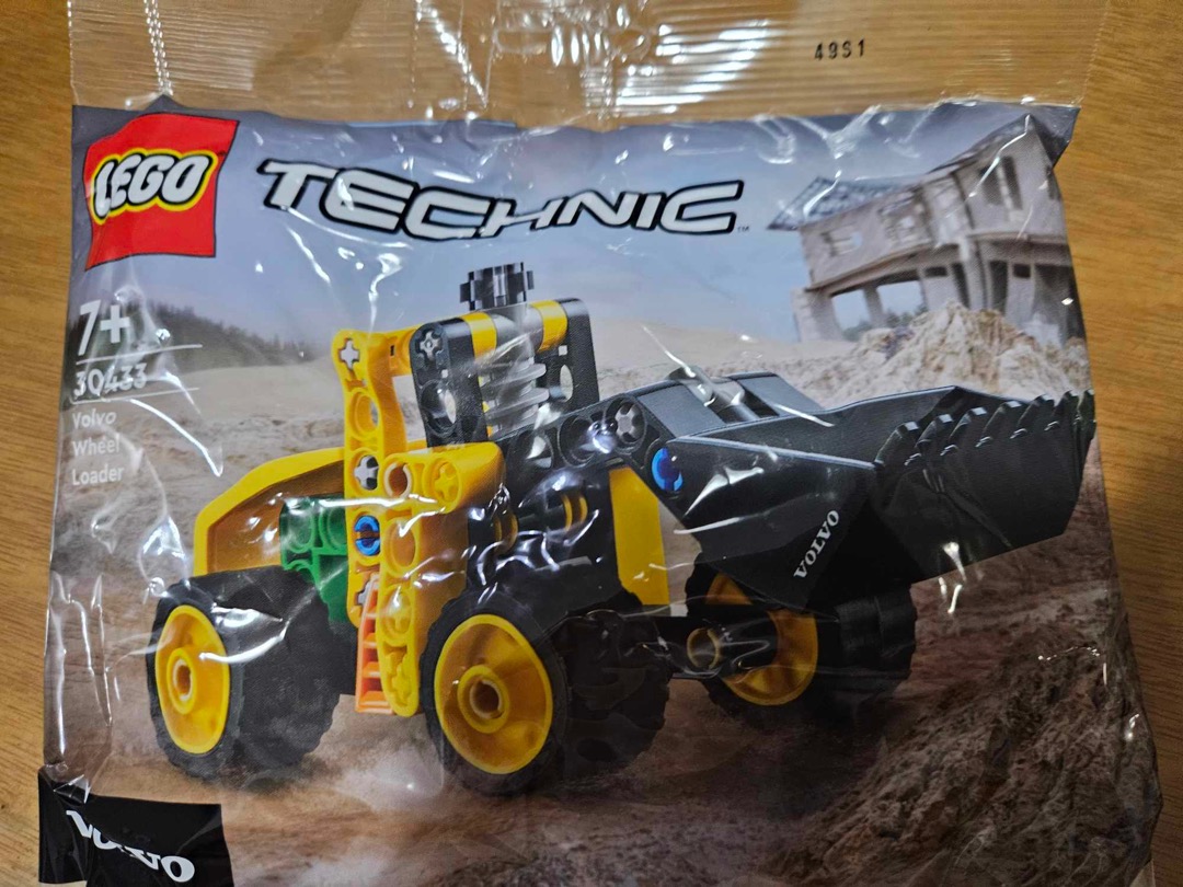 Lego Technic Volvo Wheel Loader (30433), Hobbies & Toys, Toys & Games ...