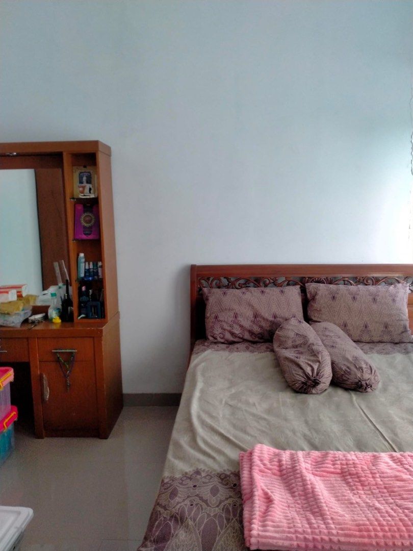 Lemari Pakaian Kayu Jati Muda Uk besar, Perabotan Rumah di Carousell