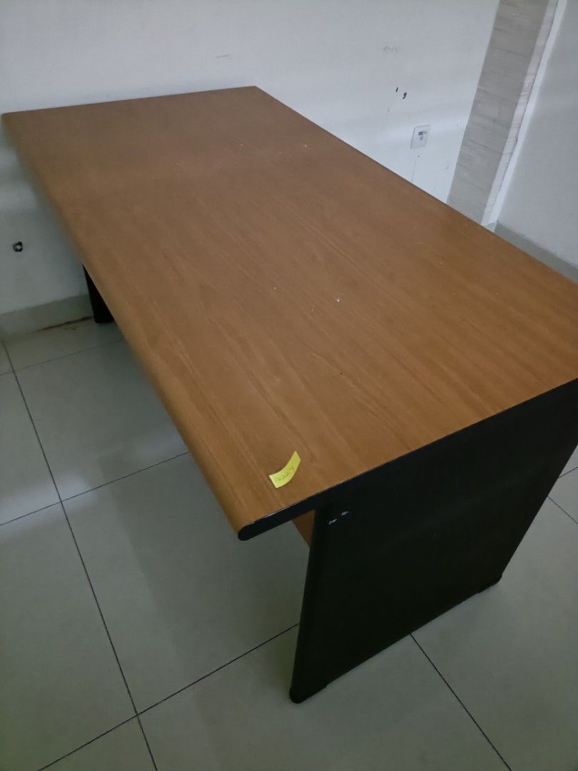 Meja Kantor besar, Perabotan Rumah di Carousell