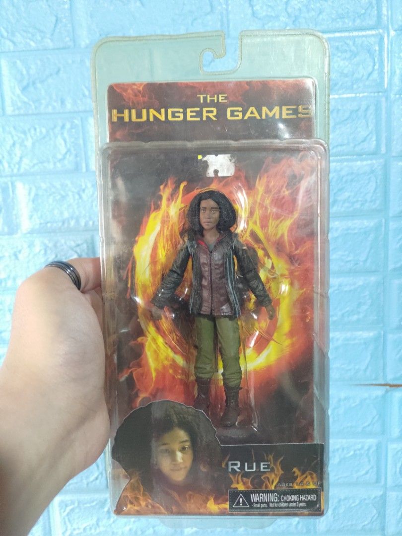 Neca Hunger Games Figure Peeta and Rue, Hobbies & Toys, Toys & Games on ...