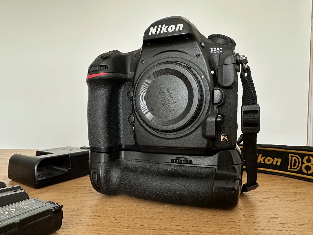 Nikon FX D850 + battery grip + lens AF Nikkor 50mm f/1.8D + TetherPro ...