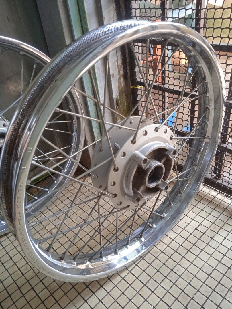 Rim legenda 115zr, Motorbikes on Carousell