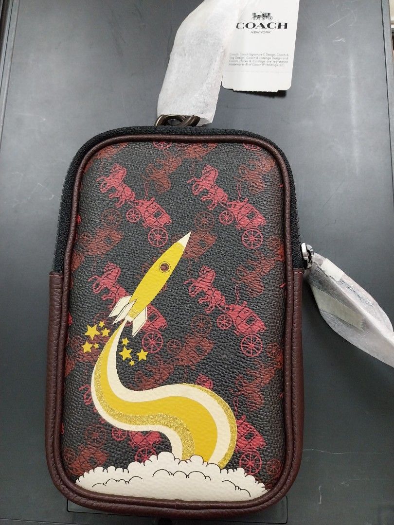 Rocketship Hybrid 10 in Horse Coach Pouch, Women's Fashion, Bags ...