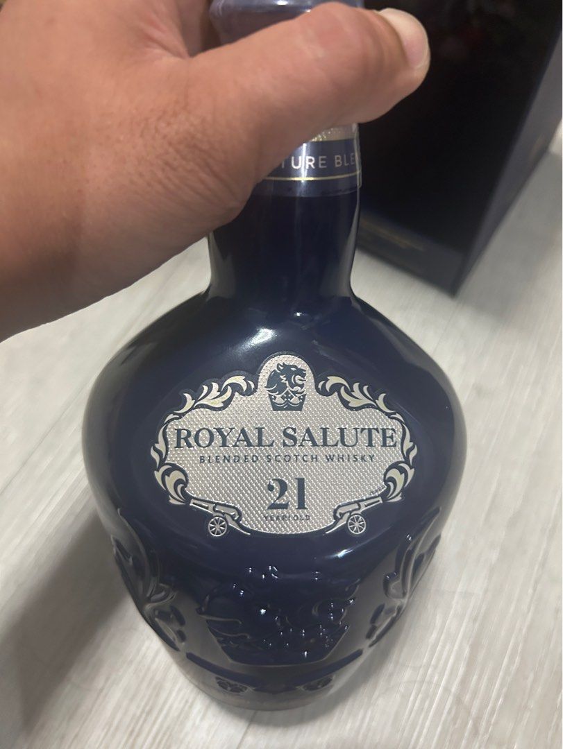 Royal salute blended scotch whisky the signature blend 21 years old 700ml, Food & Drinks ...