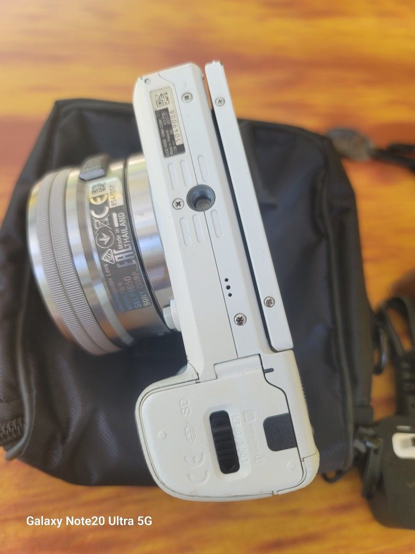 Sony a6000 White rare color, Photography, Cameras on Carousell