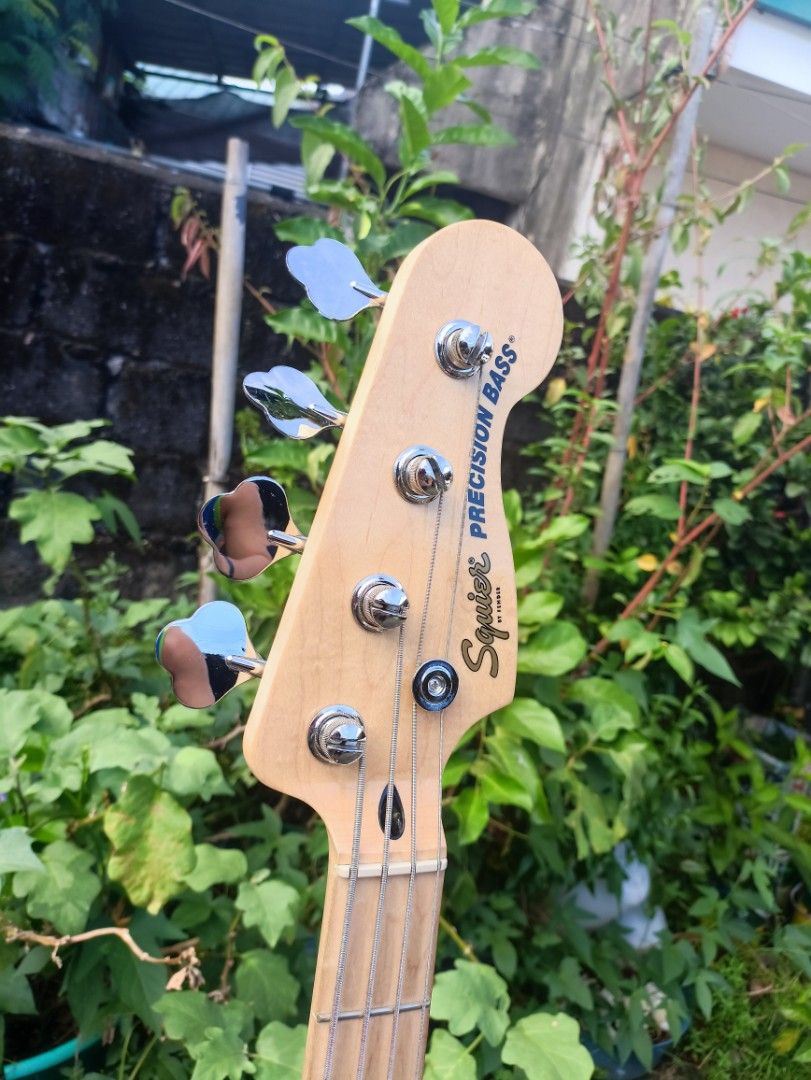 Squire Affinity Precision Bass, Hobbies & Toys, Music & Media, Musical ...