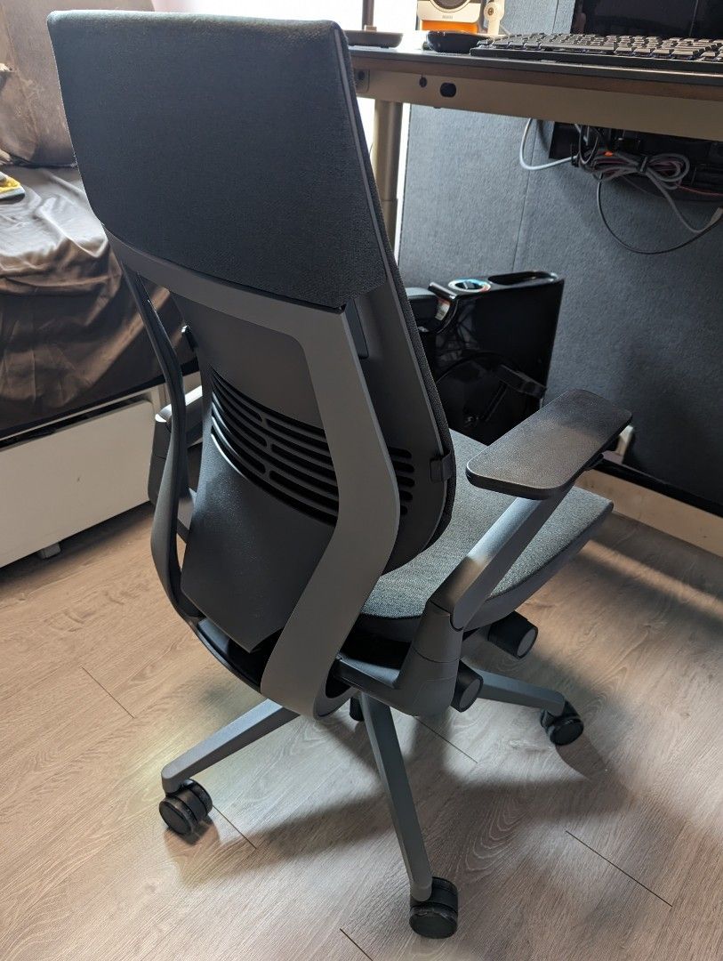 Steelcase Gesture Chair 人體工學椅 電腦椅, 傢俬＆家居, 傢俬, 椅子 - Carousell