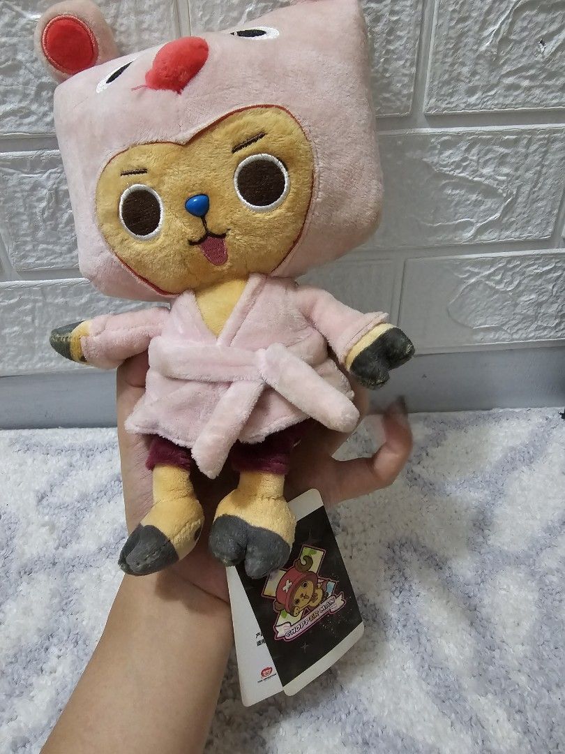 Toei One Piece Sittting Chopper in Pink Pig Robe, Hobbies & Toys ...