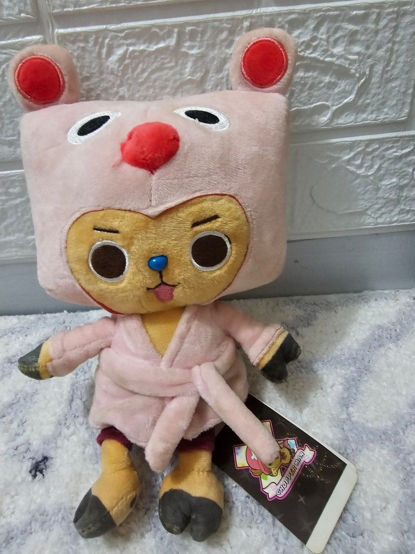 Toei One Piece Sittting Chopper in Pink Pig Robe, Hobbies & Toys ...