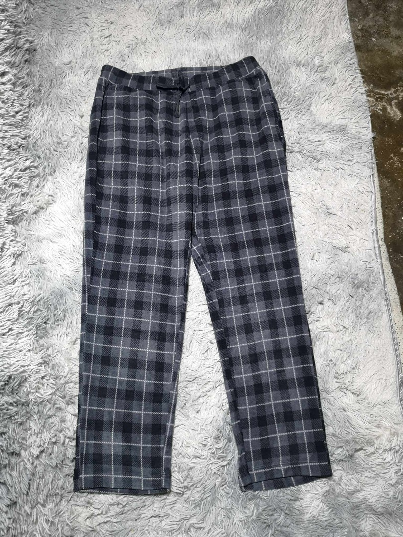 Uniqlo Black Checkered Pants, Men's Fashion, Bottoms, Joggers on Carousell