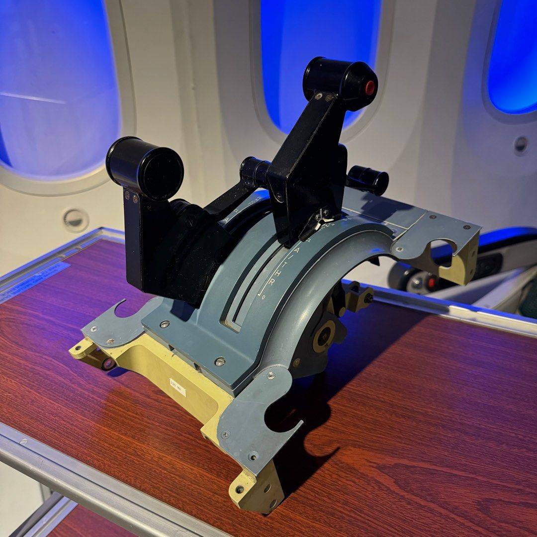 空中巴士 Airbus A330 Throttle Levers 飛機 收藏 航空公司 國泰 香港航空 港龍 香港快運, 興趣及遊戲, 收藏品 ...
