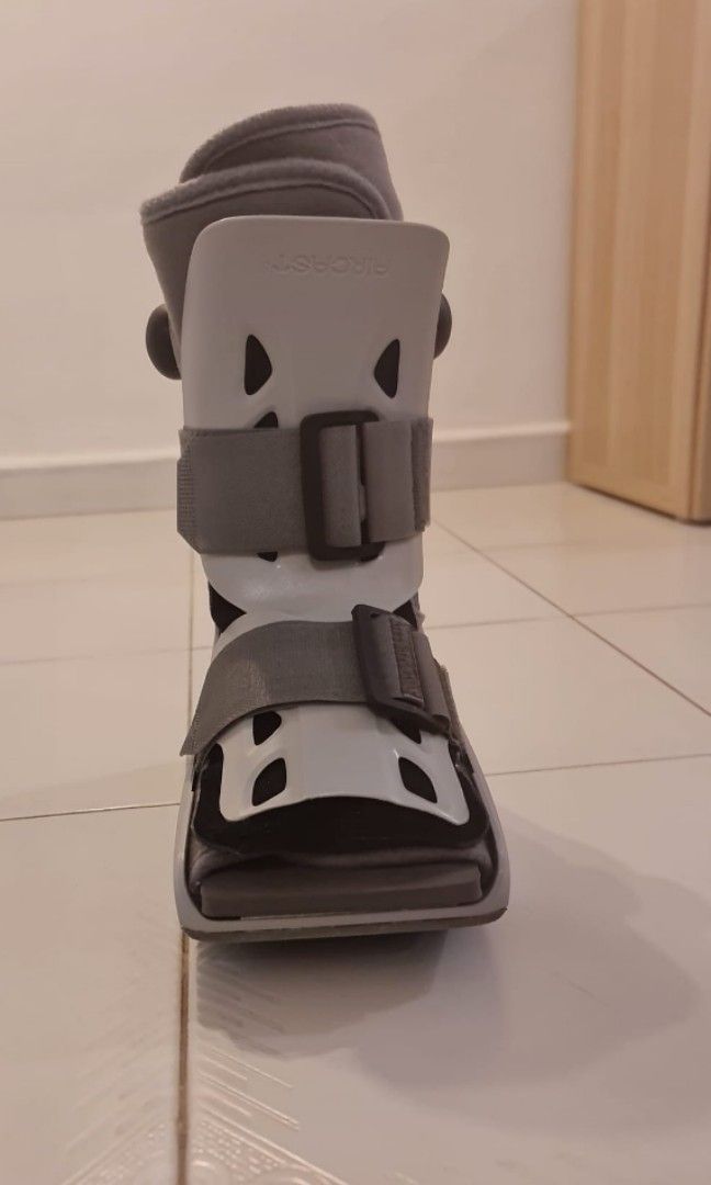 Aircast short boot (small), Health & Nutrition, Assistive ...
