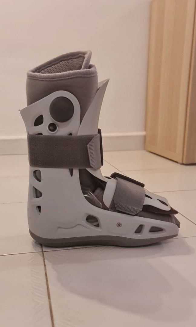 Aircast short boot (small), Health & Nutrition, Assistive ...