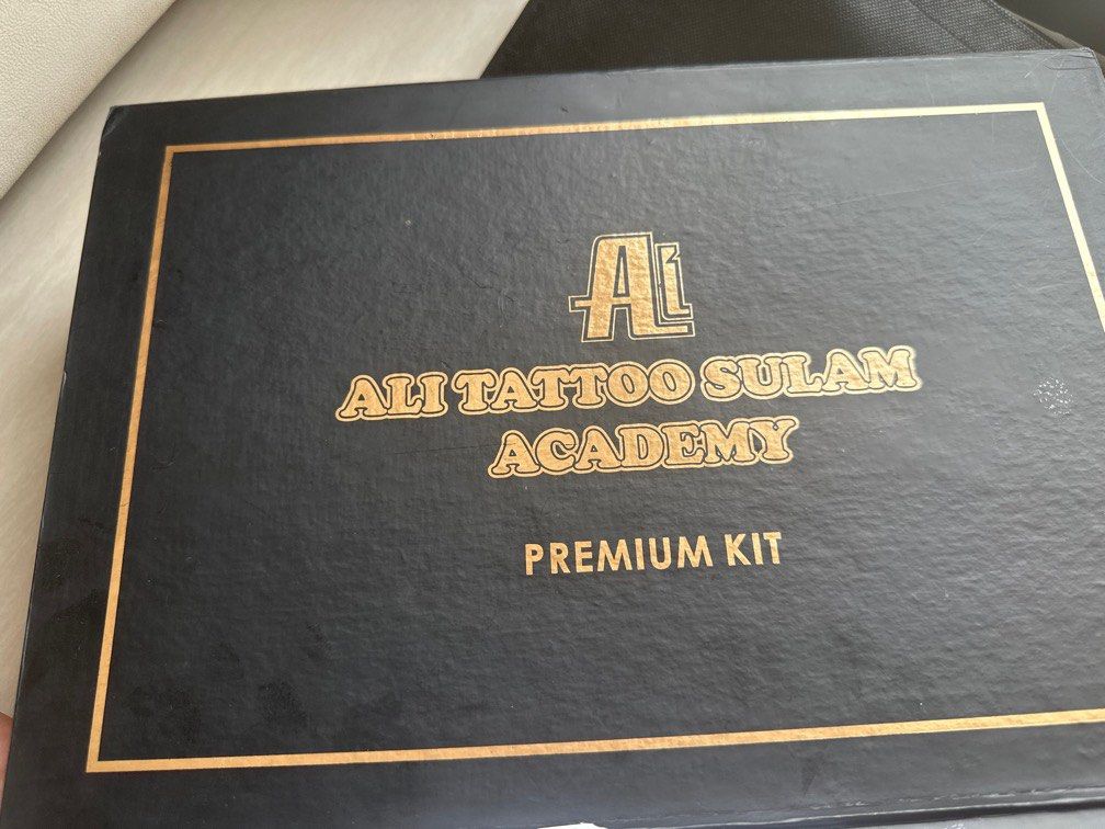 Alat sulam lengkap . Di slide ya. Alitatto punya. Lengkap. Middle smua ...