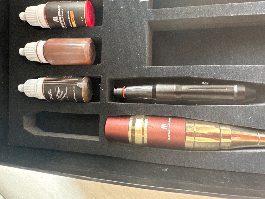 Alat sulam lengkap . Di slide ya. Alitatto punya. Lengkap. Middle smua ...