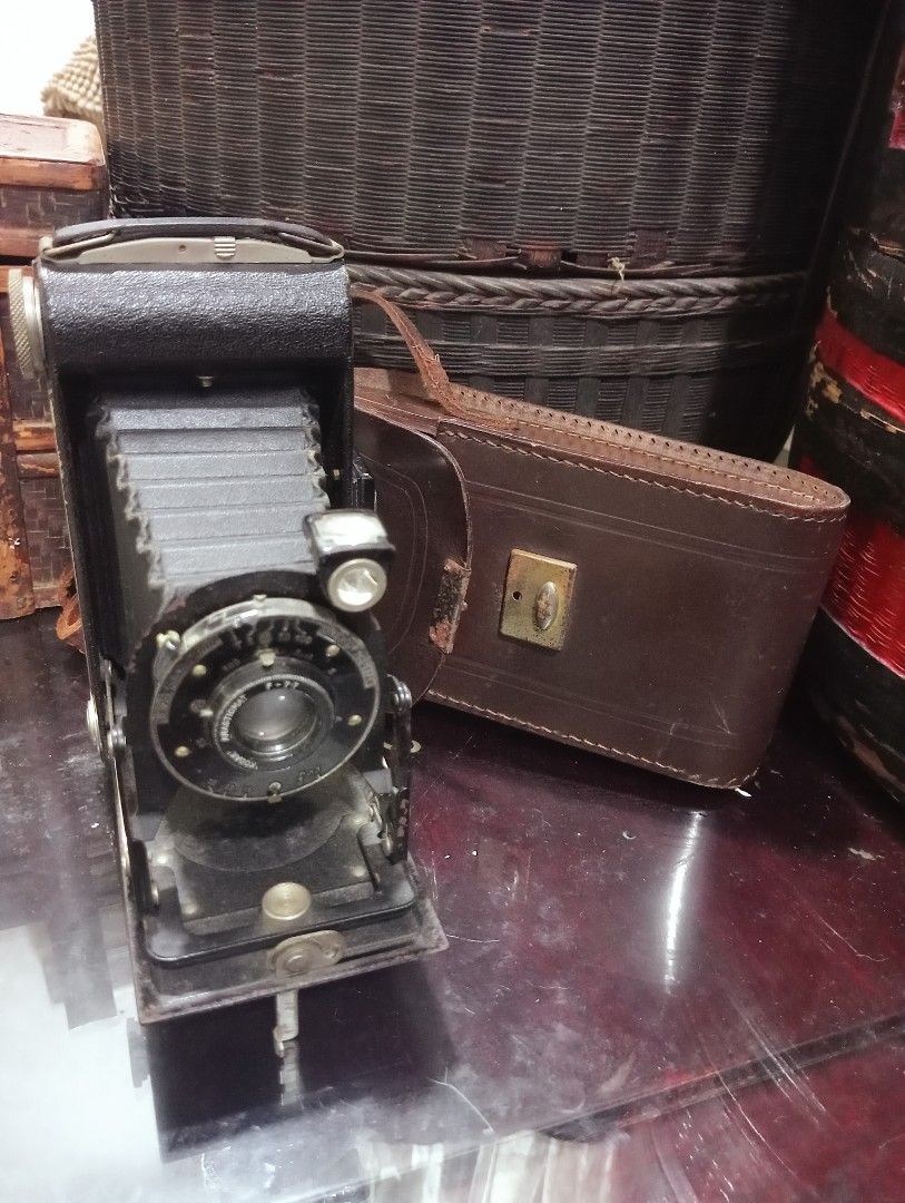 Antique camera 1930-40+- Kodak, with case, Hobbies & Toys, Collectibles ...