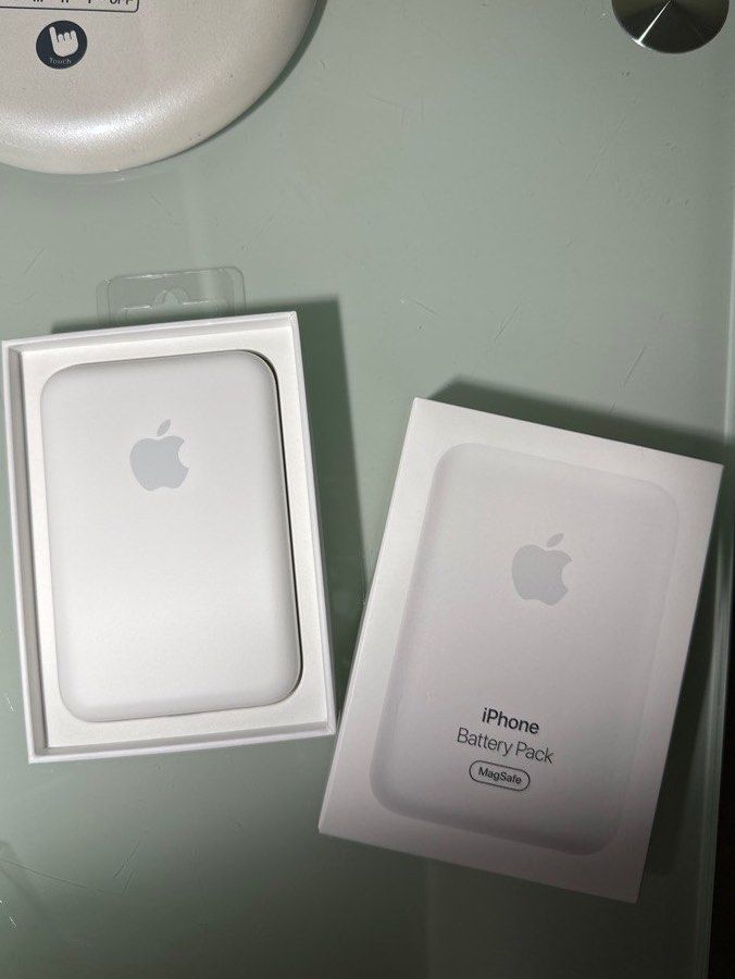 Apple iPhone battery pack MagSafe, 手提電話, 其他裝置 - Carousell
