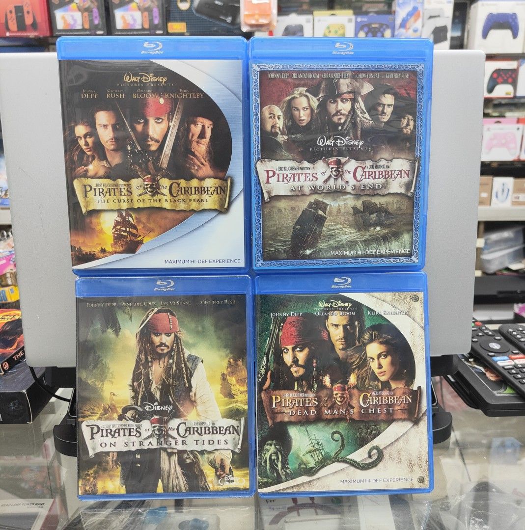 Blu-ray Pirates of the Caribbean 4-Movie Collection, Hobbies & Toys ...
