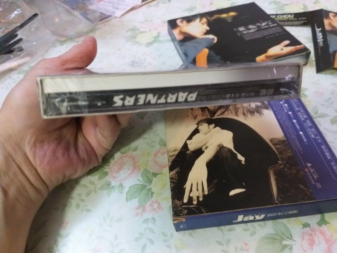 全新未開封緊膠膜BMG 拍檔周杰倫 方文山聯手創作精選CD/ 有側標全套齊件 周杰倫葉惠美CD+VCD已售/ 有外紙套 周杰倫龍捲風CD+VCD, 興趣及遊戲, 音樂、樂器 & 配件, 音樂與 ...