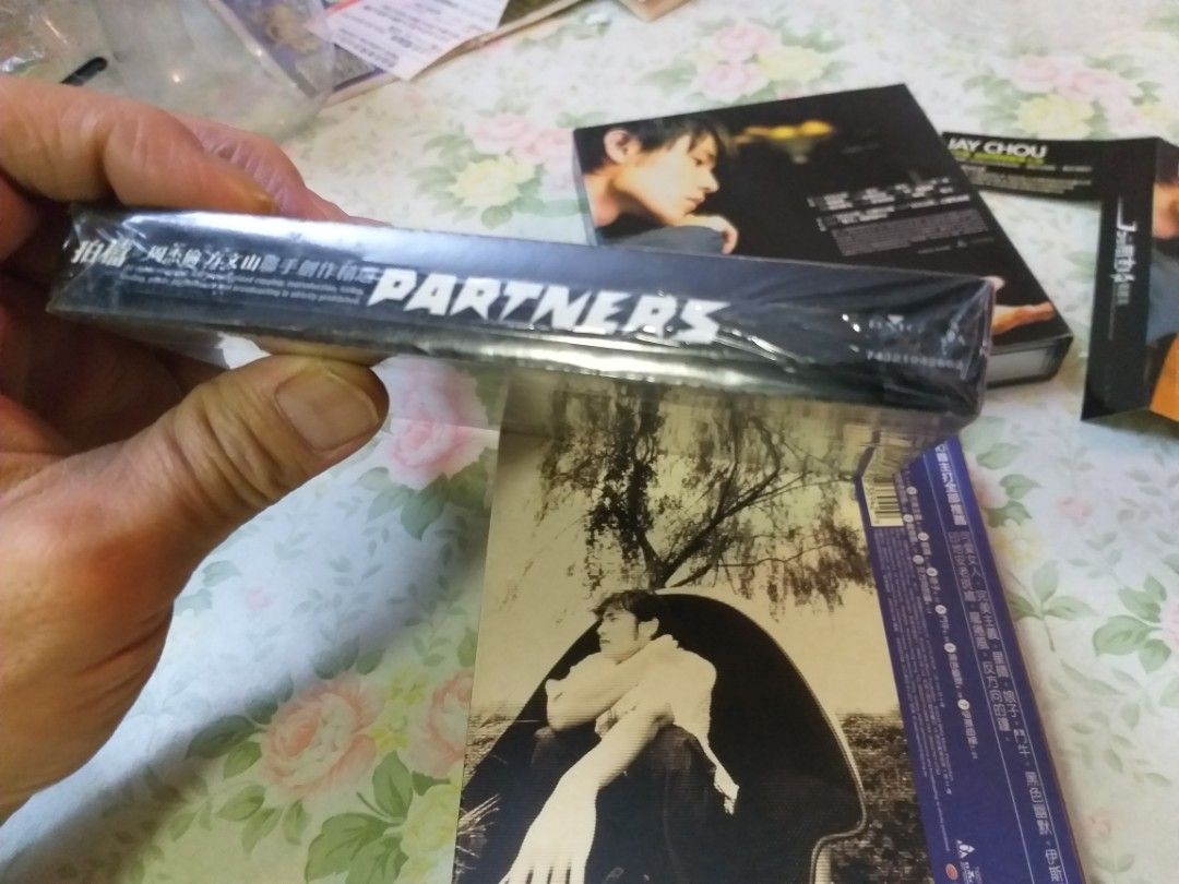 全新未開封緊膠膜BMG 拍檔周杰倫 方文山聯手創作精選CD/ 有側標全套齊件 周杰倫葉惠美CD+VCD已售/ 有外紙套 周杰倫龍捲風CD+VCD, 興趣及遊戲, 音樂、樂器 & 配件, 音樂與 ...