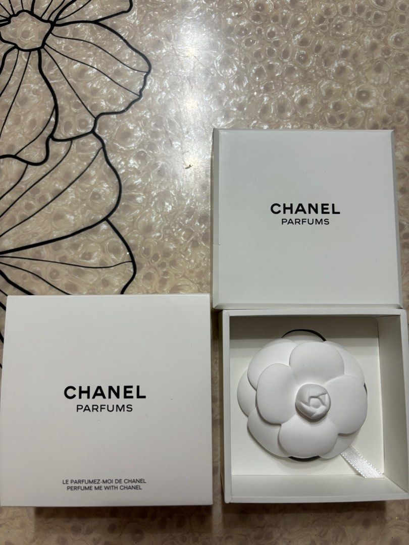 Chanel white ceramic camellia perfume diffuser / paper weight VIP gift ...