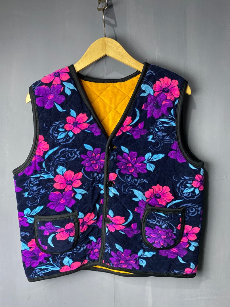 Flower Vest, Fesyen Wanita, Pakaian Wanita, Atasan di Carousell