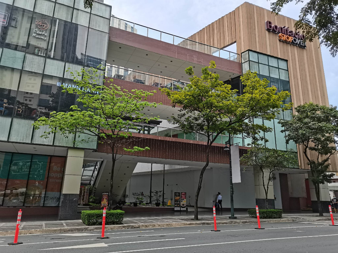 FOR RENT: Commercial/Retail Space in BGC - BGC Stopover - For Direct ...