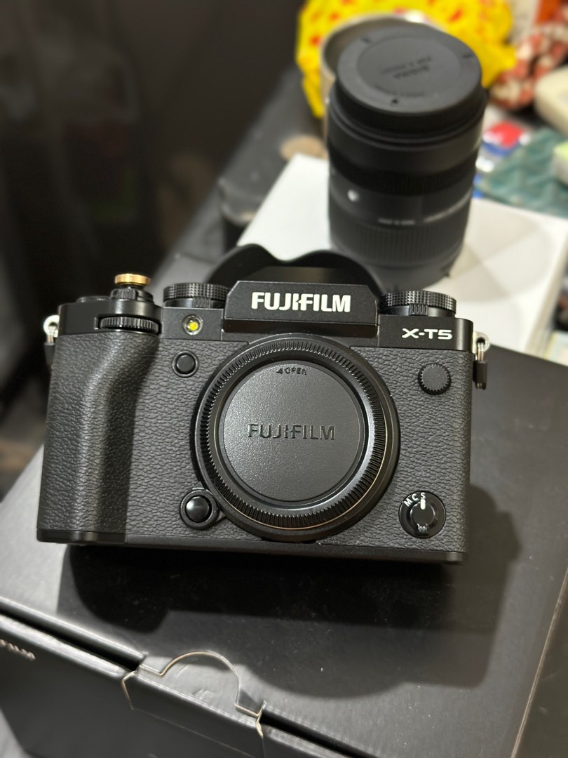 Fujifilm X-T5 XT5 black, 攝影器材, 相機 - Carousell