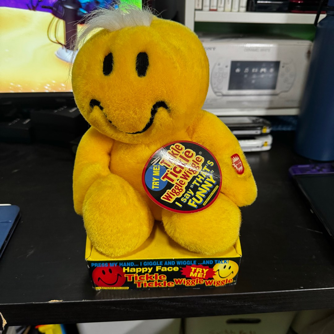 Happy Face Tickle Tickle Wiggle Wiggle Toy, Hobbies & Toys, Toys ...