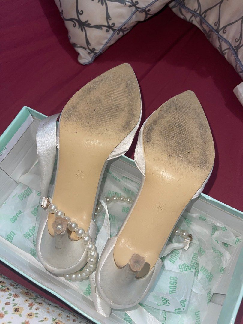 KASUT PUTIH WITH PEARL, Women's Fashion, Footwear, Sneakers on Carousell