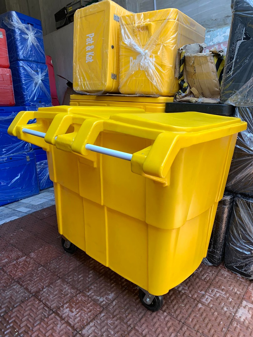 Mobile trash bin, Furniture & Home Living, Cleaning & Homecare Supplies ...