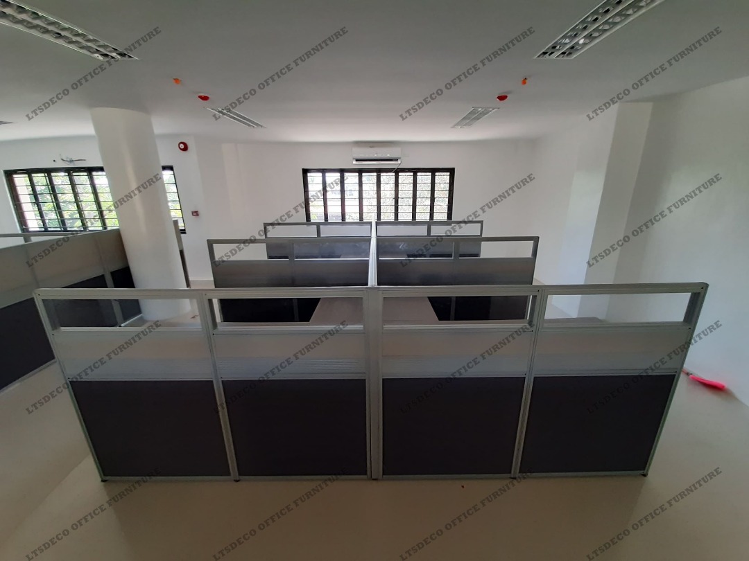 MODULAR CUBICLE STATION TABLE WITH TOP TABLE PARTITION | OFFICE ...