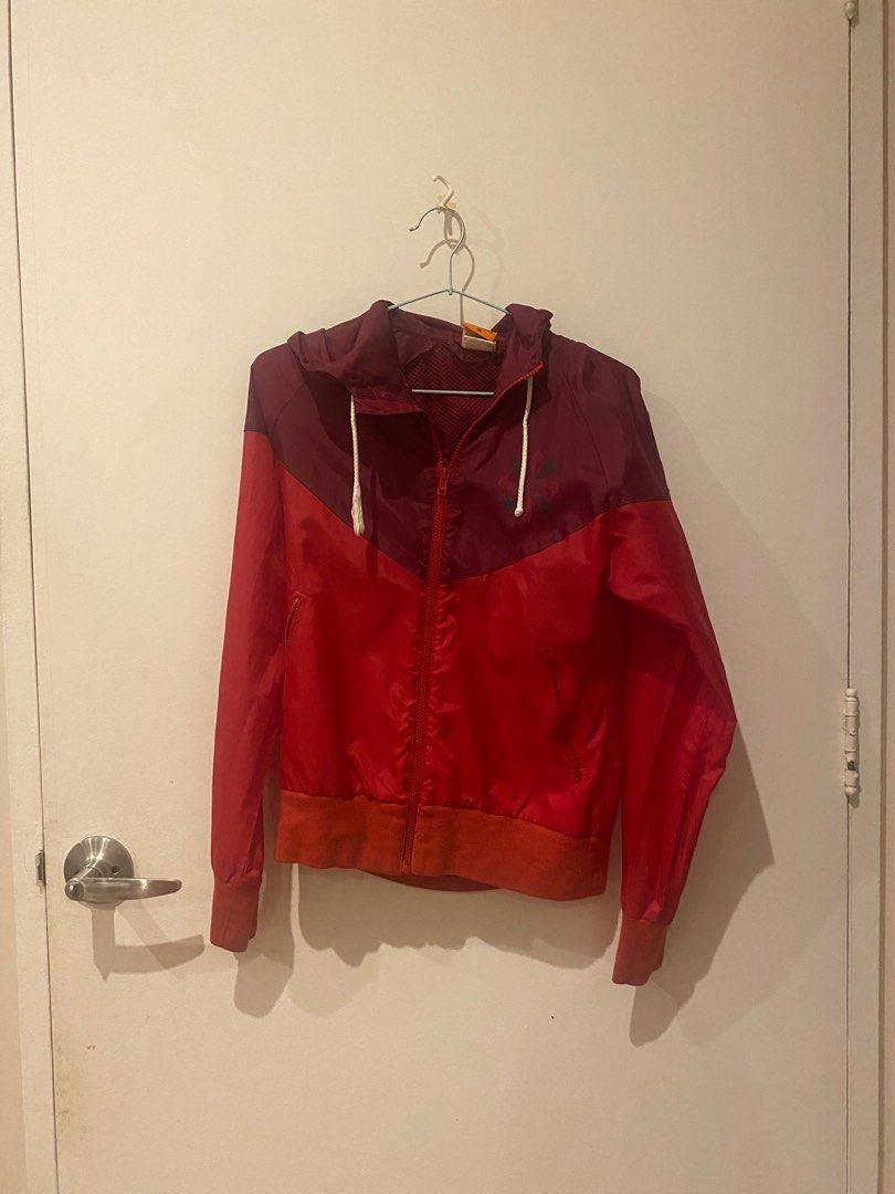 Nike windbreaker (red), Women's Fashion, Coats, Jackets and Outerwear on Carousell