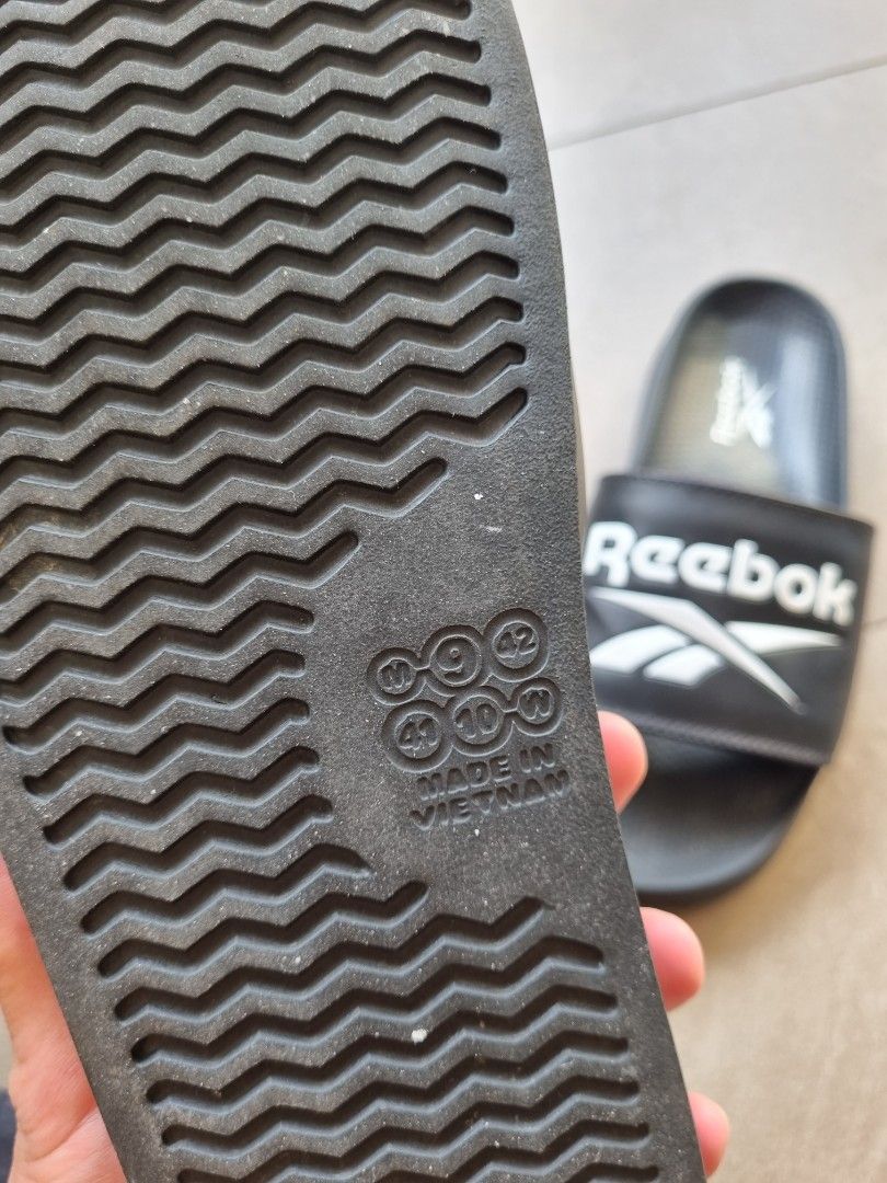 Reebok Classic Slides, Men's Fashion, Footwear, Flipflops and Slides on ...