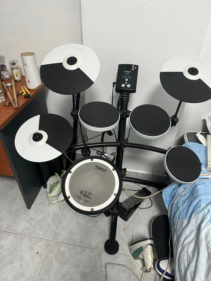 Roland TD-1K Electronic Drum Kit + Roland PM-03 V-Drum Speaker, Hobbies & Toys, Music & Media ...