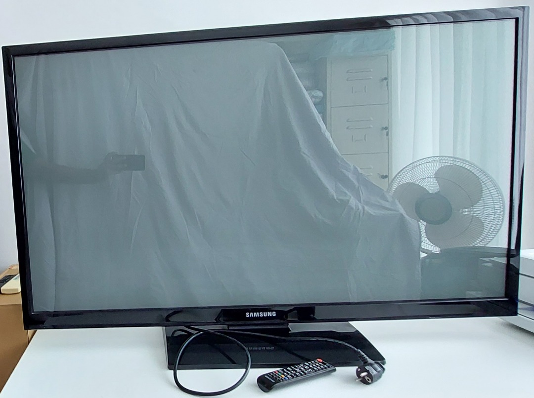 Samsung Plasma 51" (Negotiable) + New Plasma LCD Bracket, TV & Home ...