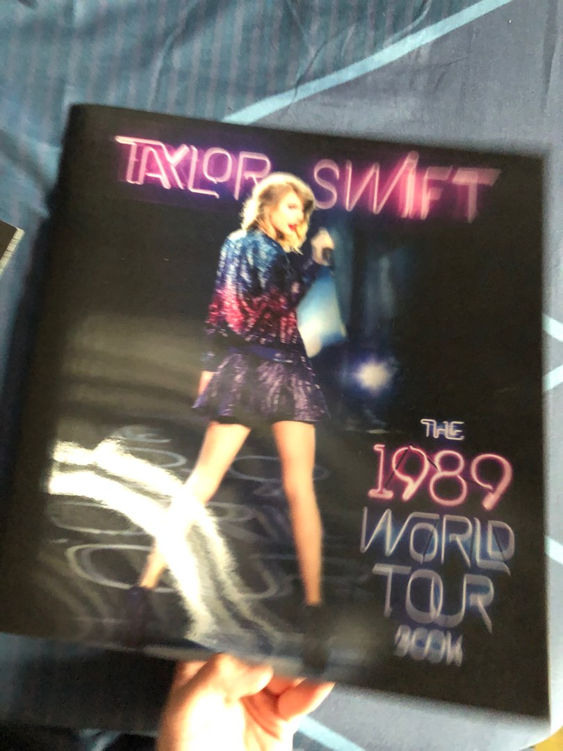 Taylor Swift 1989 world tour book, Hobbies & Toys, Books & Magazines ...