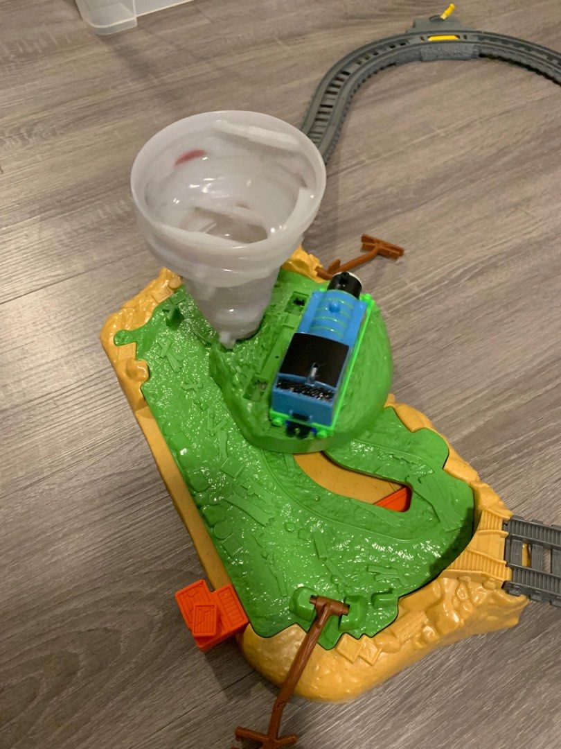 Thomas and friends track master Twisting Tornado set, Hobbies & Toys ...