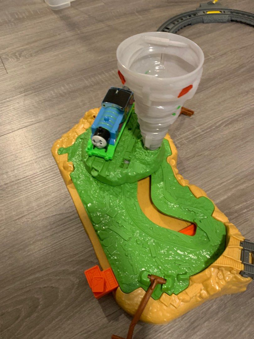 Thomas and friends track master Twisting Tornado set, Hobbies & Toys ...