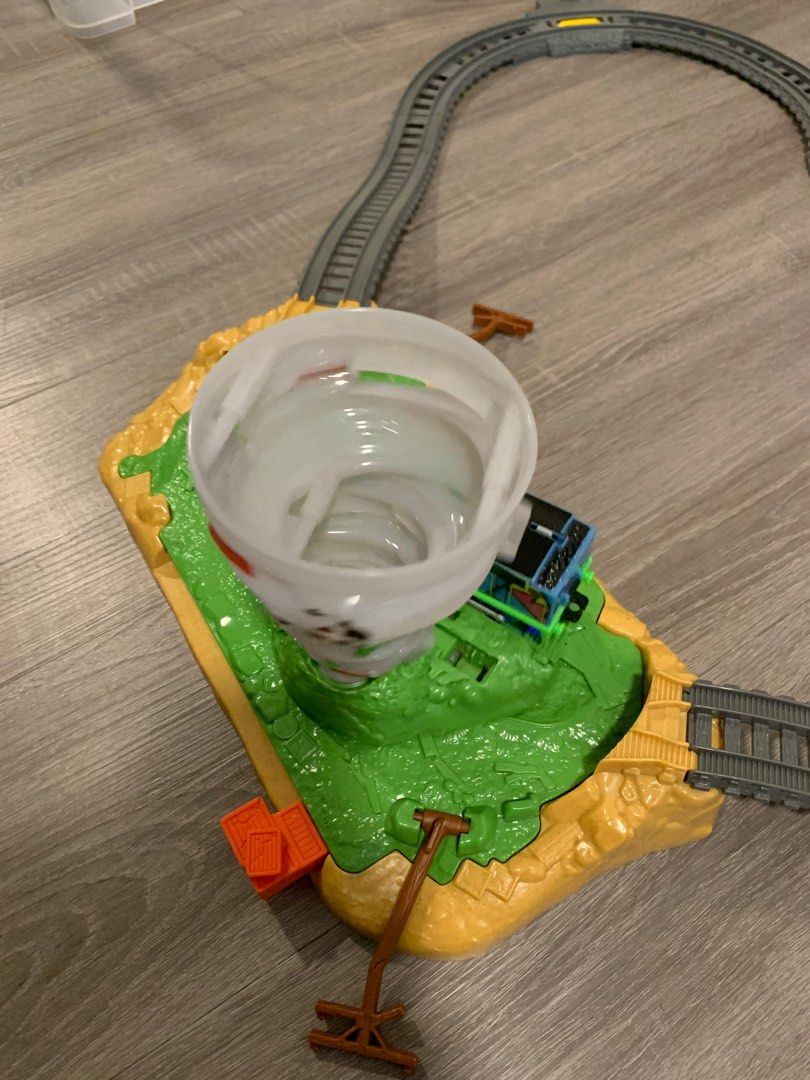 Thomas and friends track master Twisting Tornado set, Hobbies & Toys ...