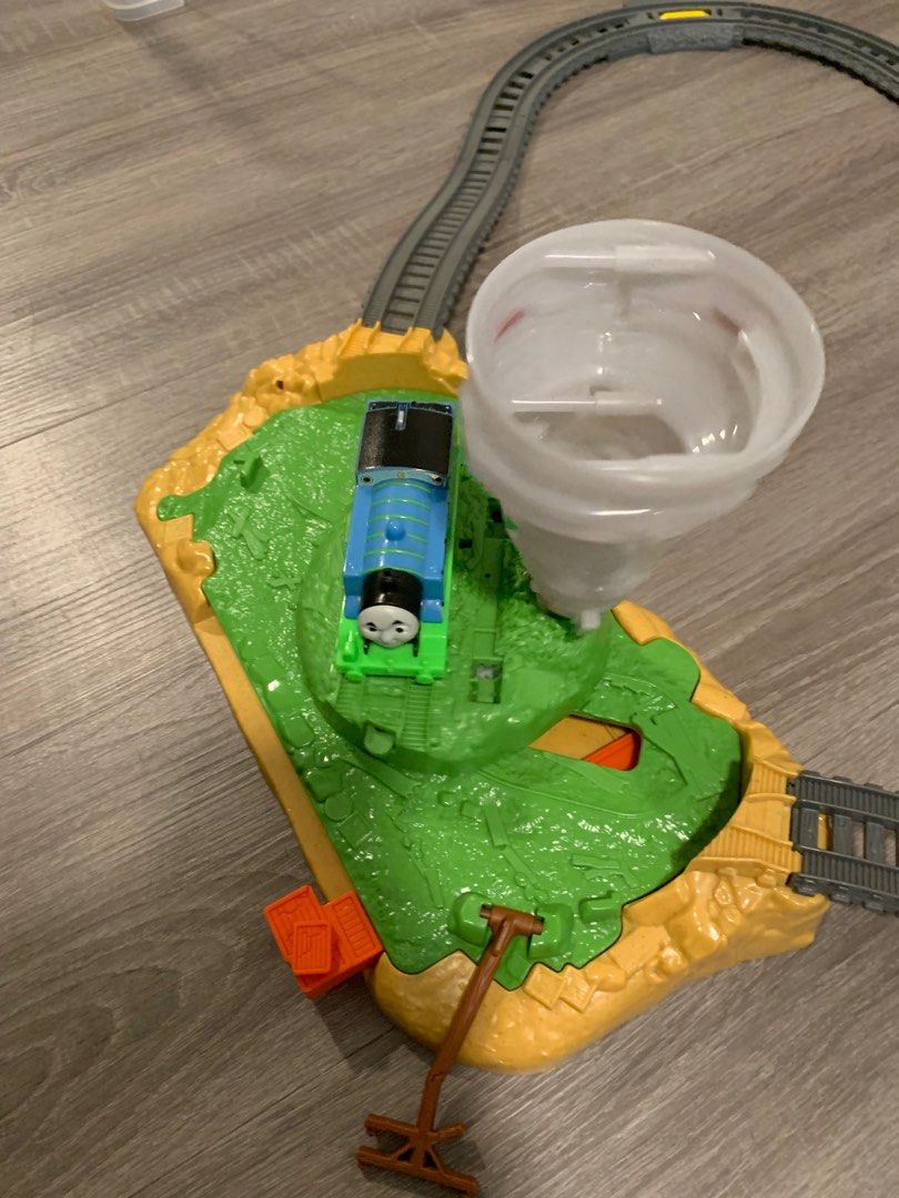 Thomas and friends track master Twisting Tornado set, Hobbies & Toys ...