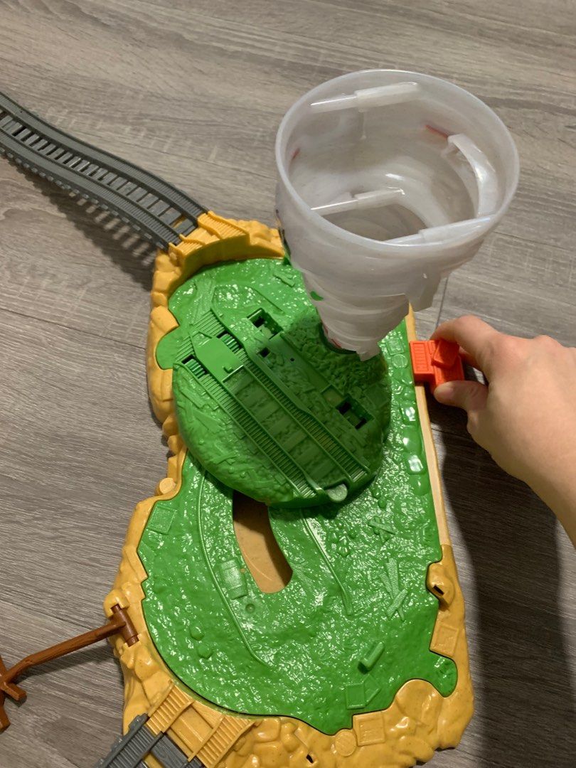 Thomas and friends track master Twisting Tornado set, Hobbies & Toys ...