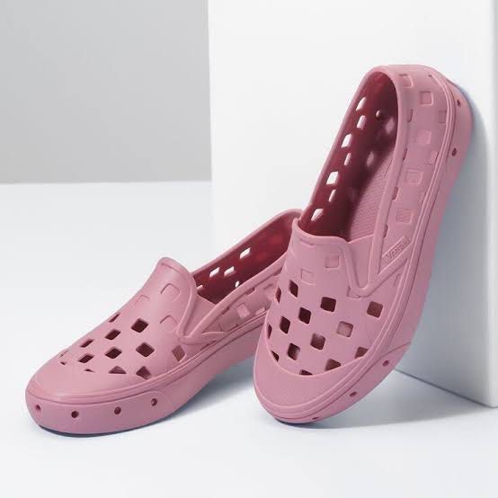 Vans Trek Slip On, Women's Fashion, Footwear, Flats & Sandals on Carousell