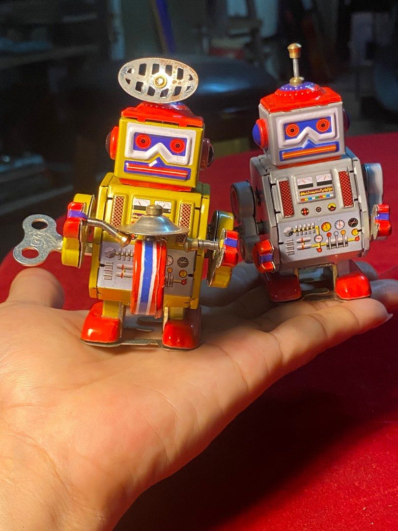 Vintage Tin Toys Key Winding Robot . 2 units, Hobbies & Toys ...