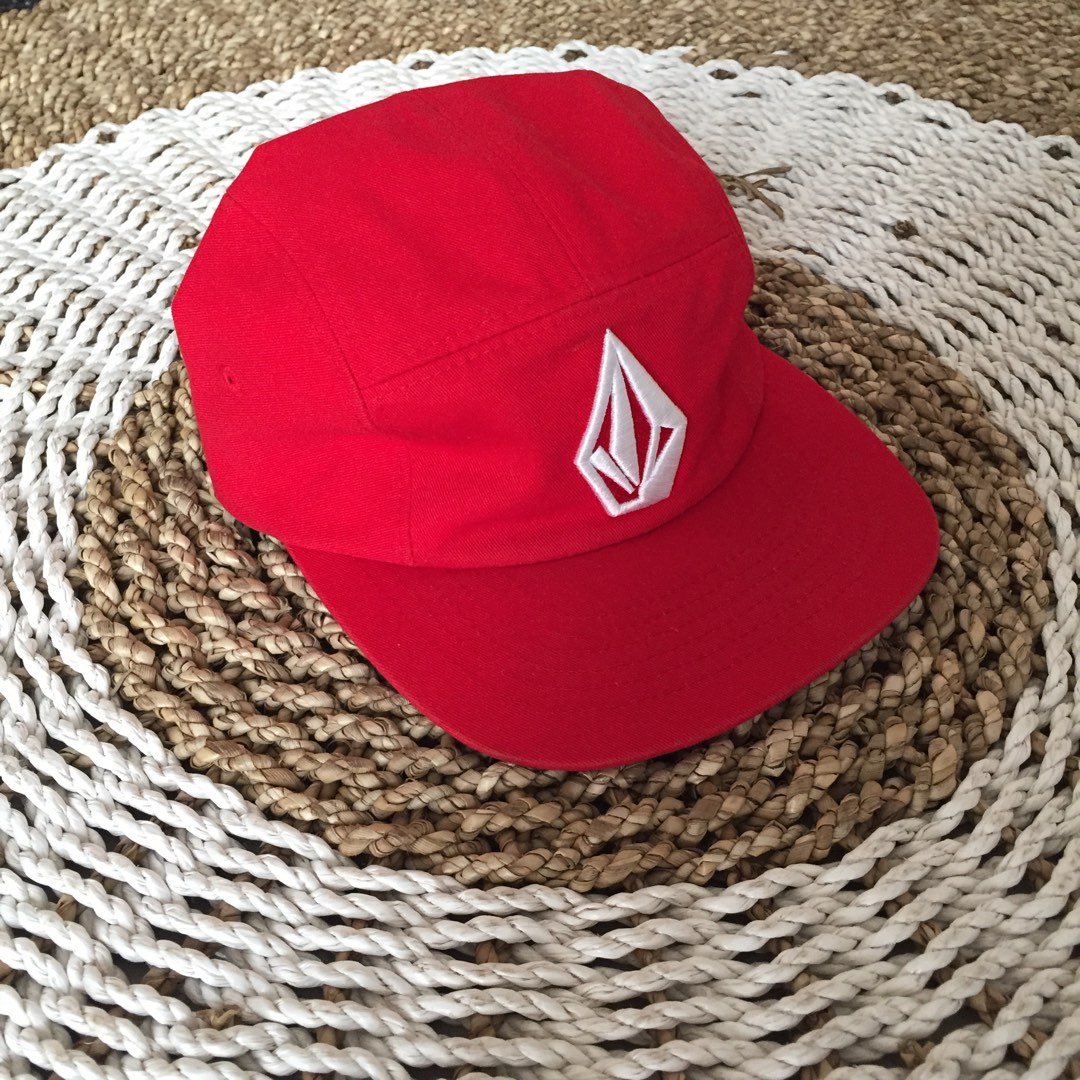 Volcom by yupoong, Fesyen Pria, Aksesoris, Topi di Carousell