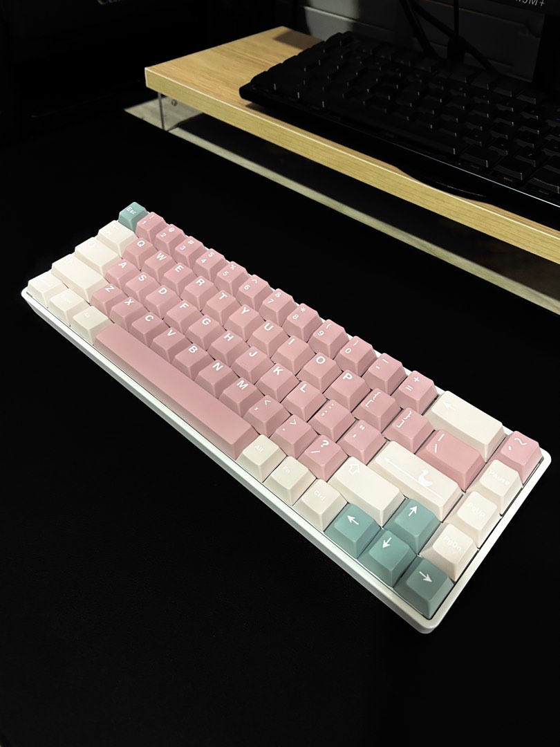 65% Custom Mechanical Keyboard ( Pink duckish keycaps), Computers ...