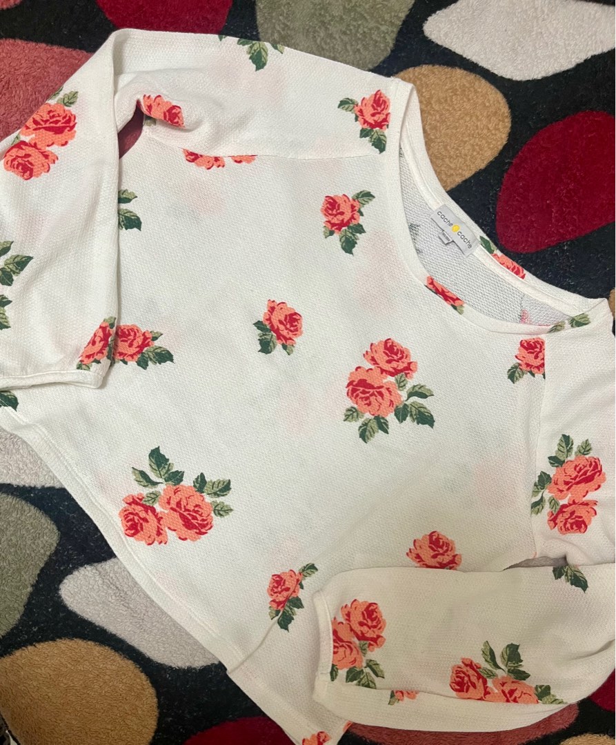 Cache cache floral crop long sleeve, Women's Fashion, Tops, Longsleeves ...