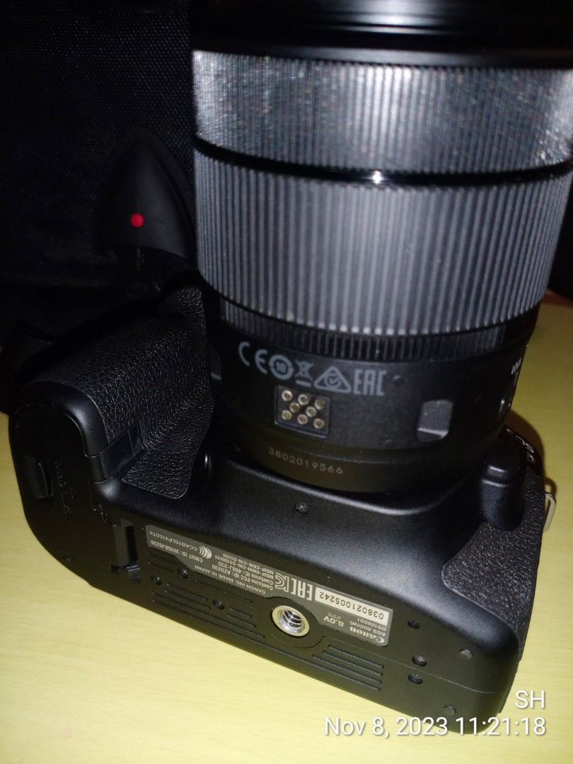 Canan 80d and efs 18-135mm lens, Photography, Cameras on Carousell