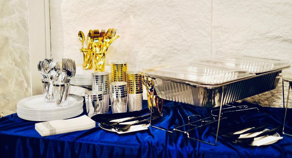 DISPOSABLE BUFFET/ PLATE SET, Lifestyle Services, Others on Carousell