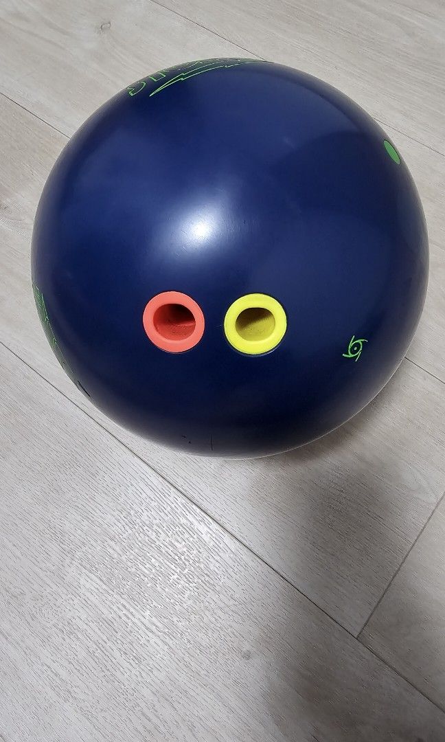 lizard eye bowling ball